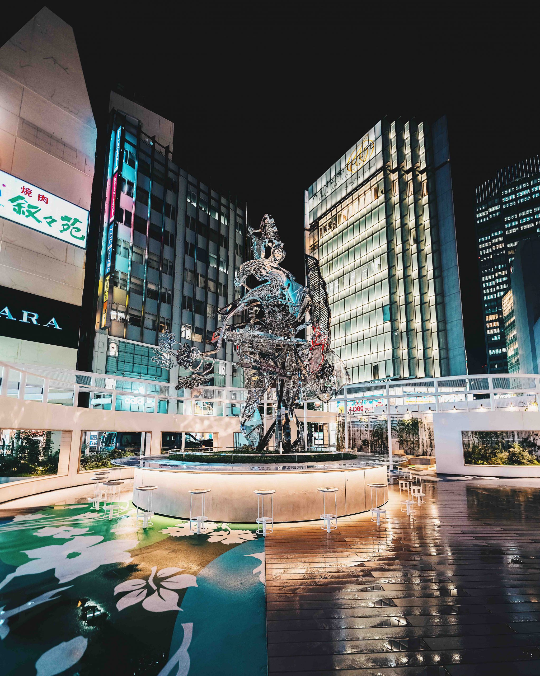 JR Shinjuku Station East Square - Public-art - Tomokazu Matsuyama